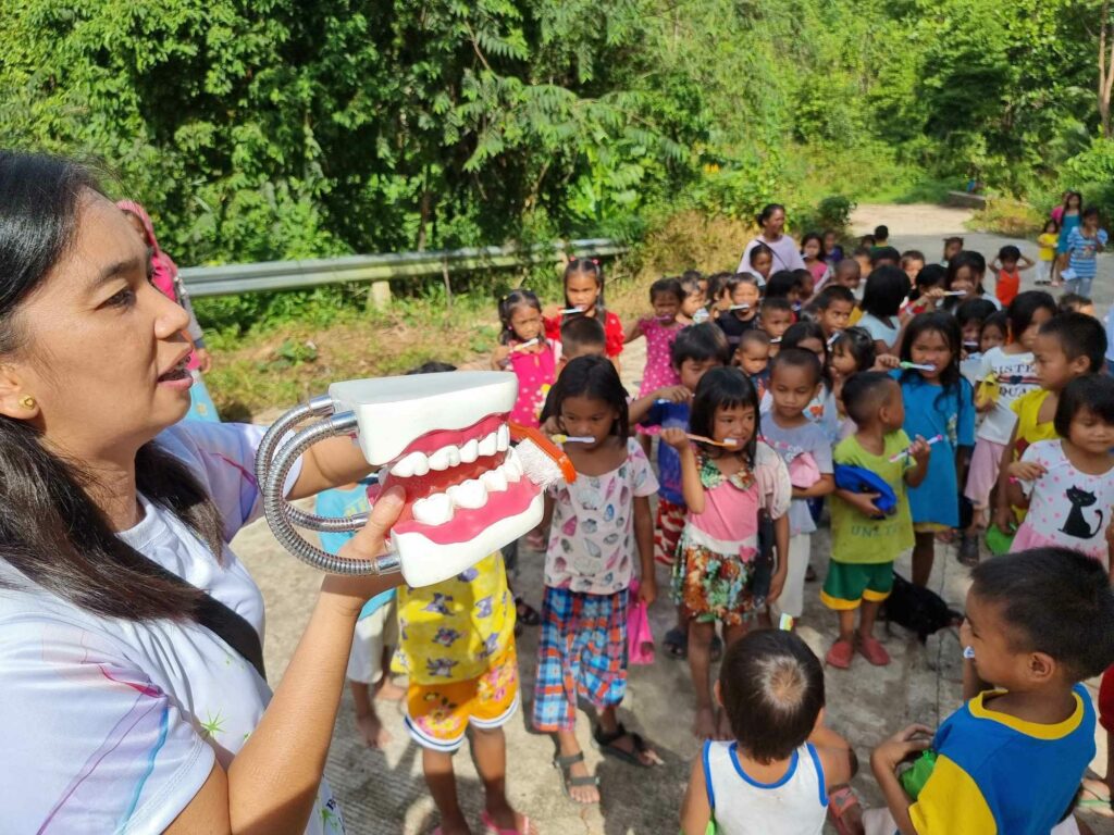 Christmas project for Indigenous kids of Palawan - Kiwanis Asia-Pacific ...